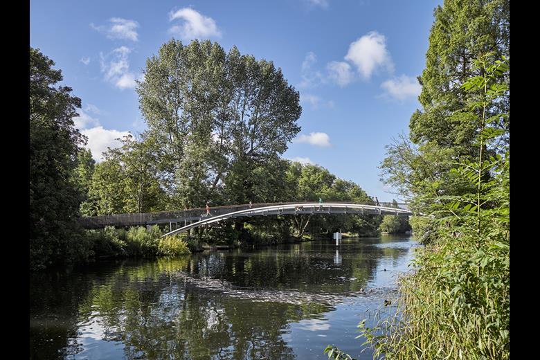 Knight completes Brunel-inspired bridge over Thames | News | Building ...